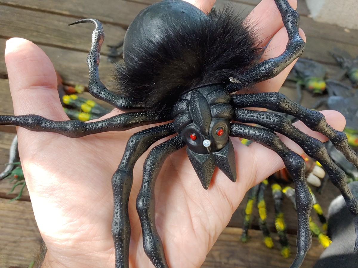 Bogleech Halloween 2024: Valuable Vintage Bugs